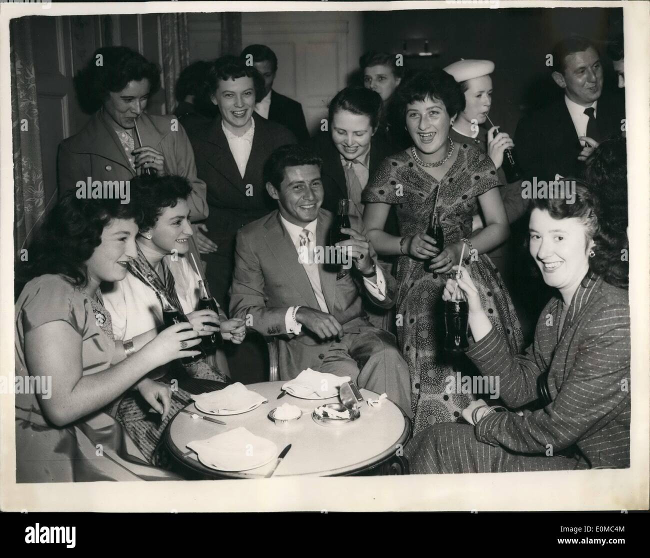 08 août, 1954 - Eddie Fisher donne aux parties pour les Fans : Eddie ...