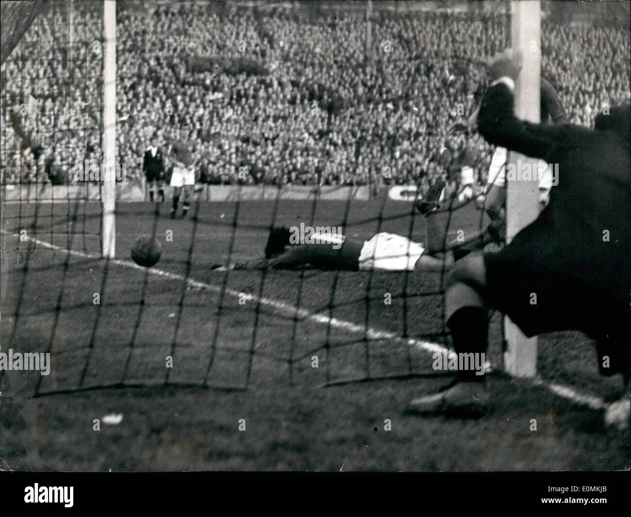 11 nov 1955 football Banque de photographies et d’images à haute ...