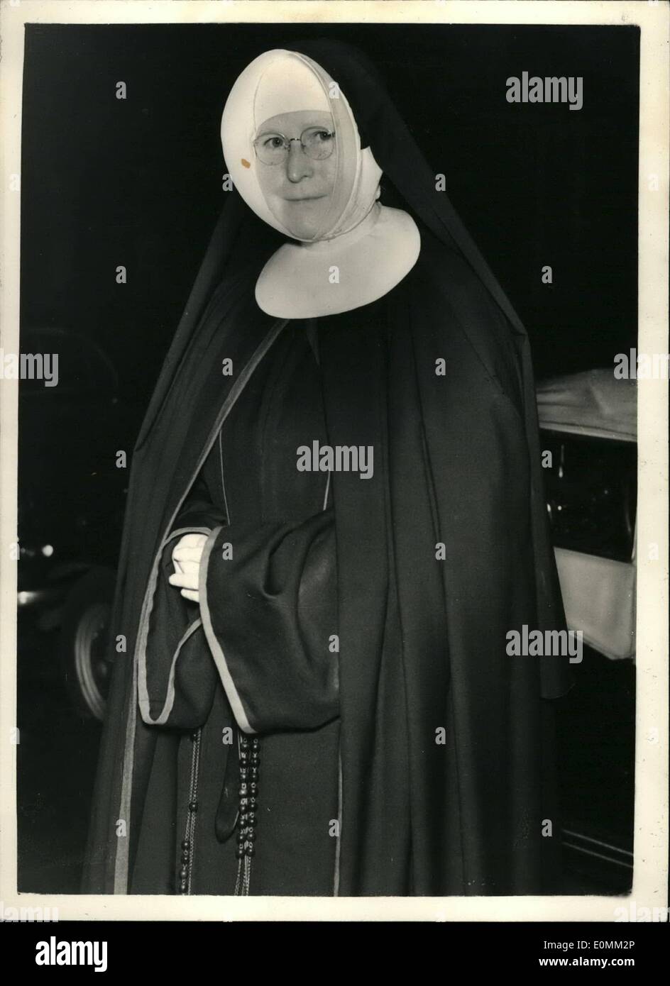 11 novembre 1955 - Nun poursuit le Cardinal Griffin et autres - allègue ...