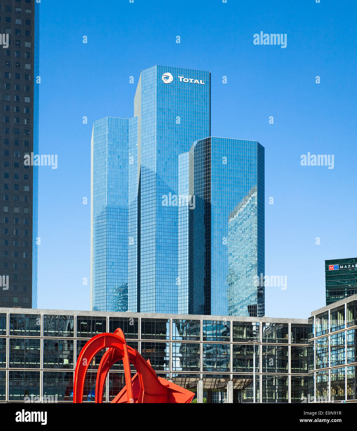 Tour total skyscraper à paris la defense Banque de photographies et d ...