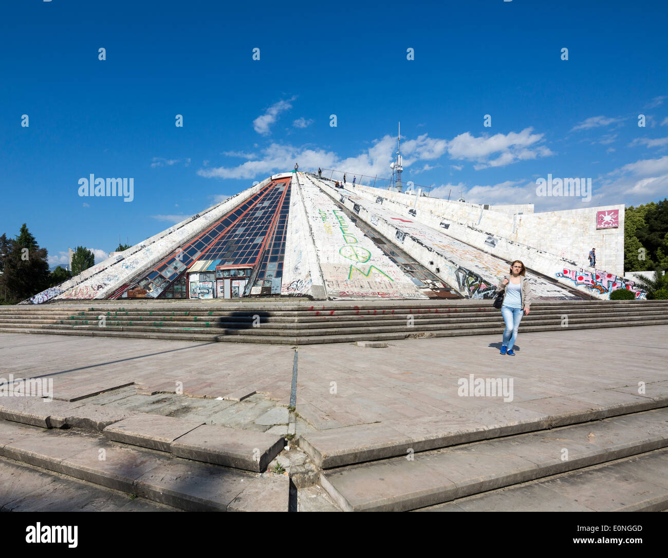 Pyramide de tirana Banque de photographies et d’images à haute ...