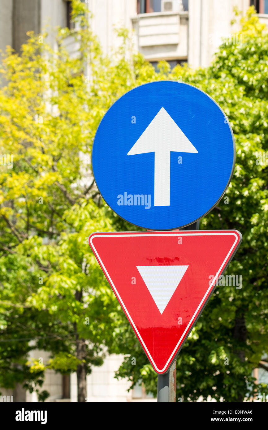 Symboles de circulation Banque de photographies et d’images à haute ...