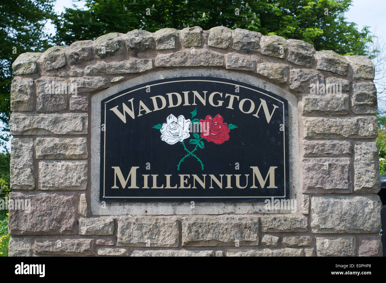 Village road sign Banque de photographies et d’images à haute ...
