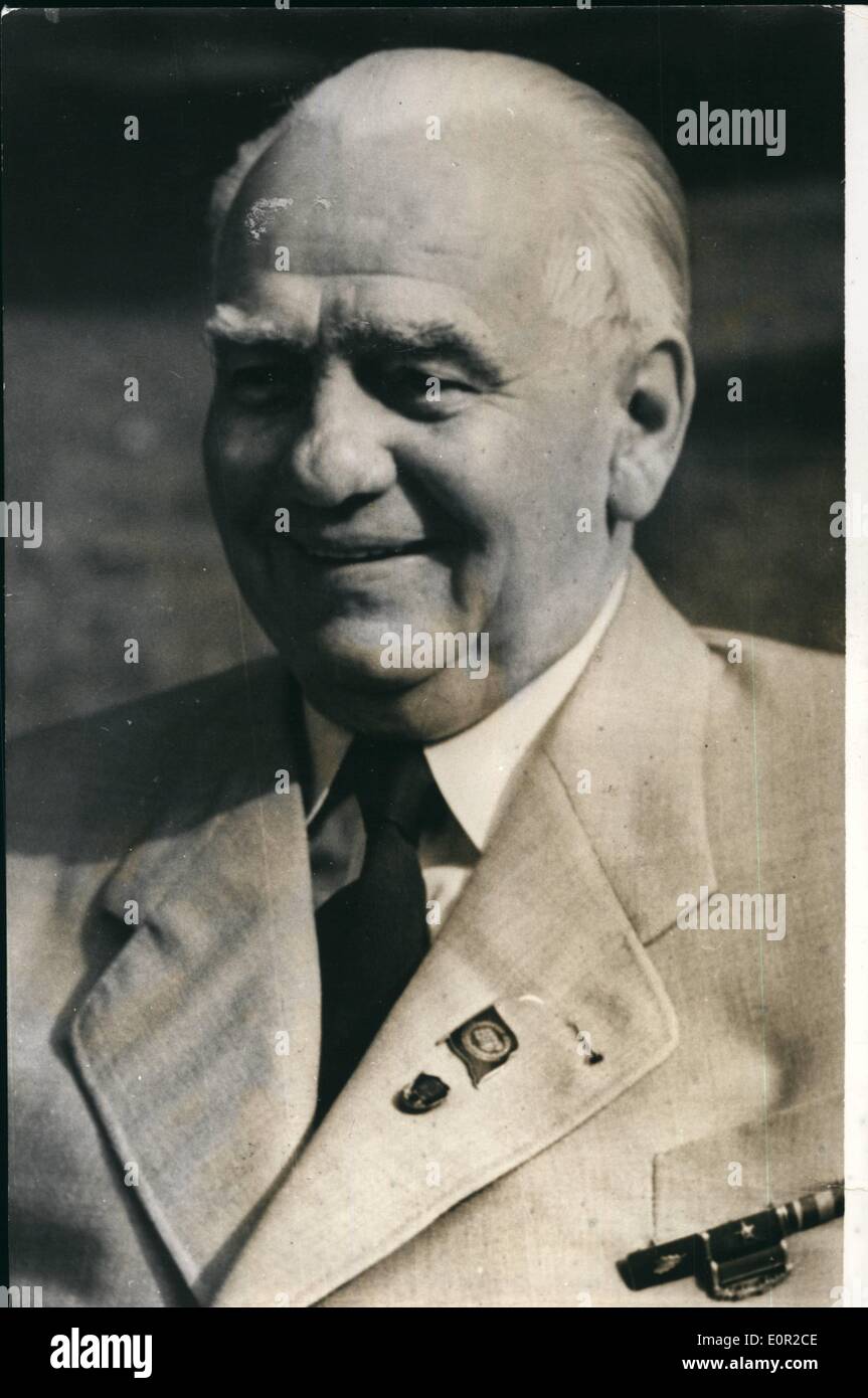 10 octobre 1957 - pour votre bibliothèque : La dernière photo de l'Est ...