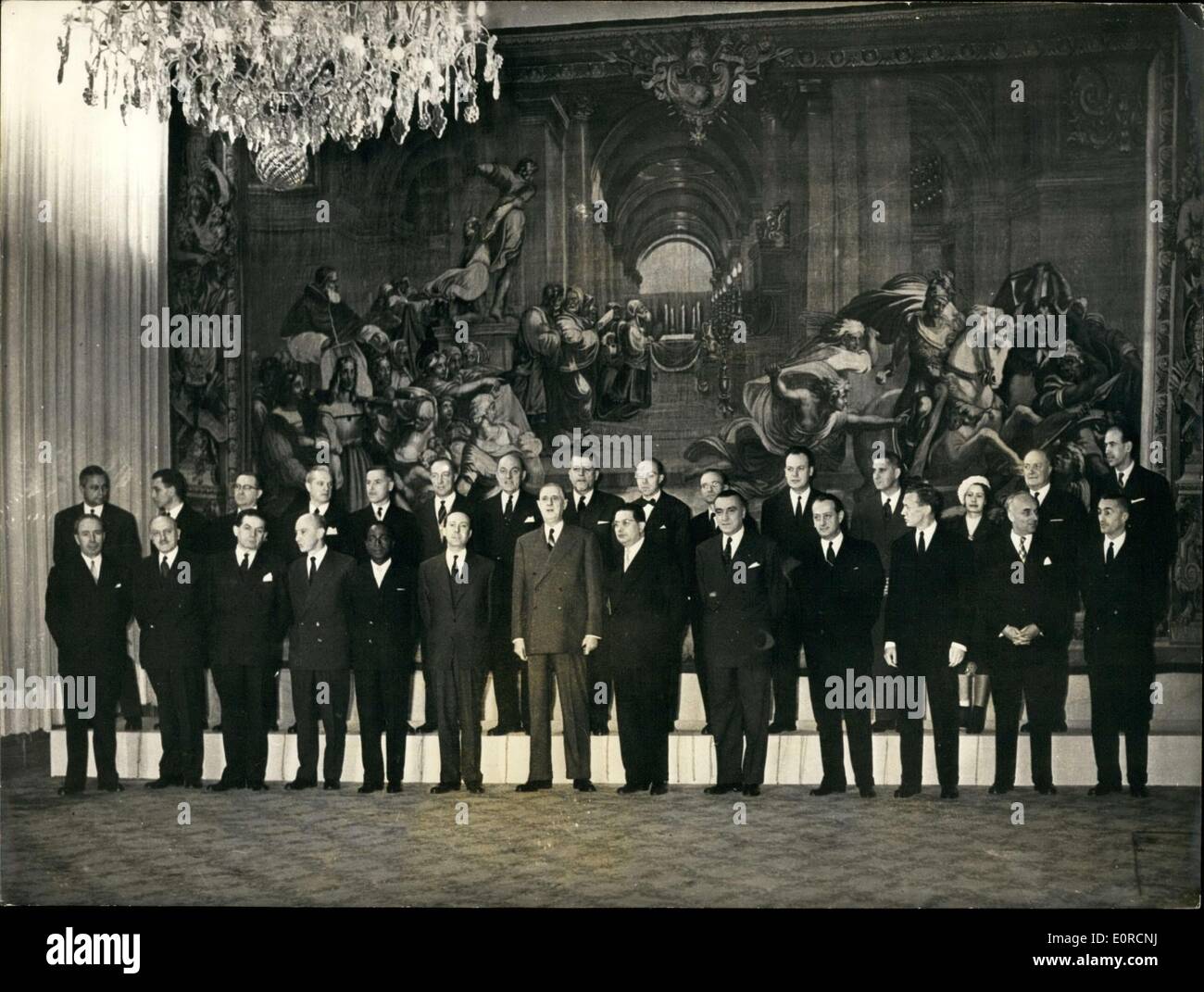 10 janvier 1959 - Première rangée : Antoine Pinay, Jean Berthoin ...