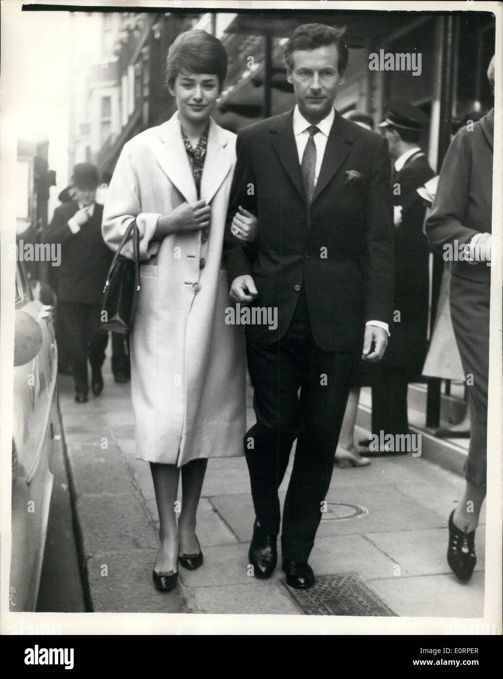Avril 04, 1960 - Group Captain Townsend et épouse à Londres. Le colonel ...