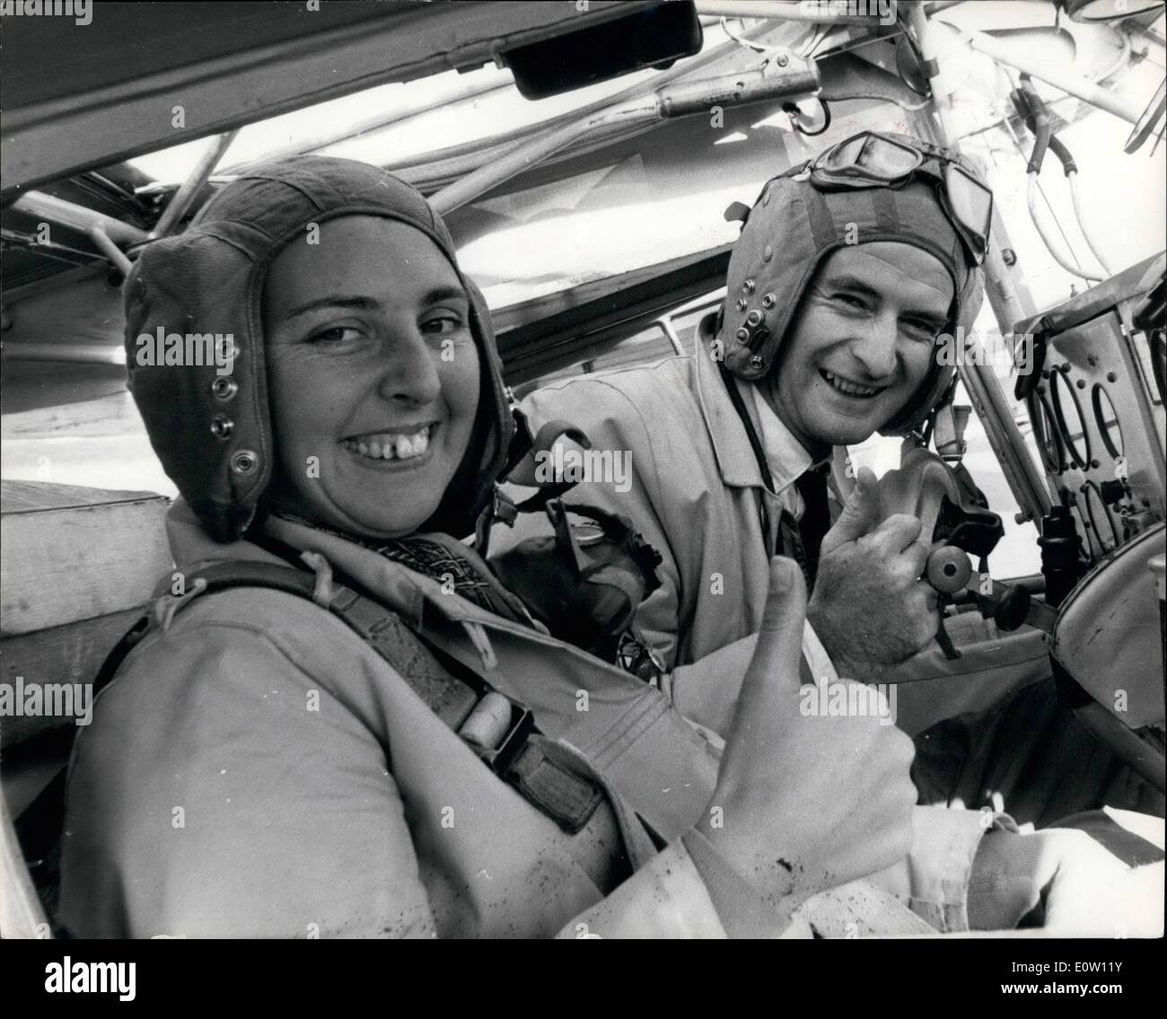 11 novembre 1960 - femme apprend à piloter des avions sur 7 000 milles ...