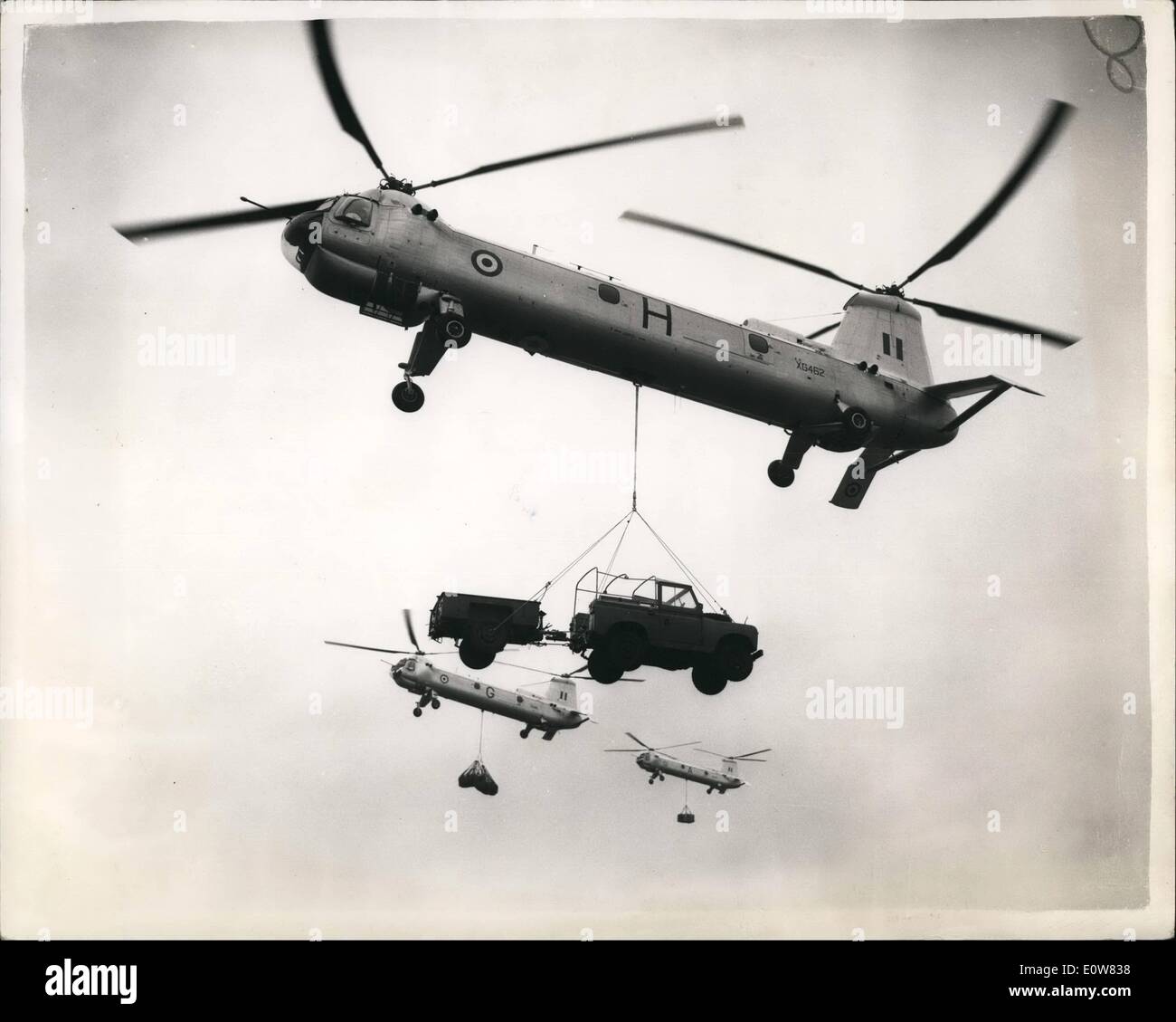 Hélicoptère bi rotor Banque de photographies et d’images à haute ...