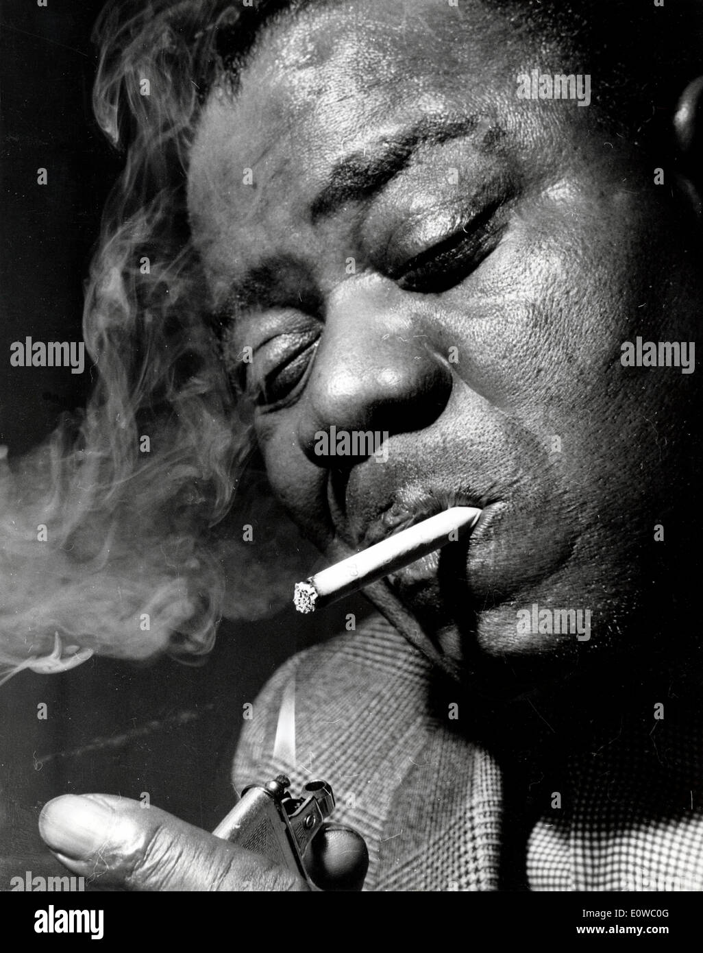 Cigarette spring Banque de photographies et d’images à haute résolution ...