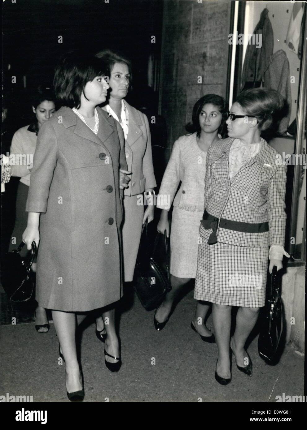 Septembre 09, 1962 - Rome : Sofia Loren sa sœur Maria Scicolone épouse ...
