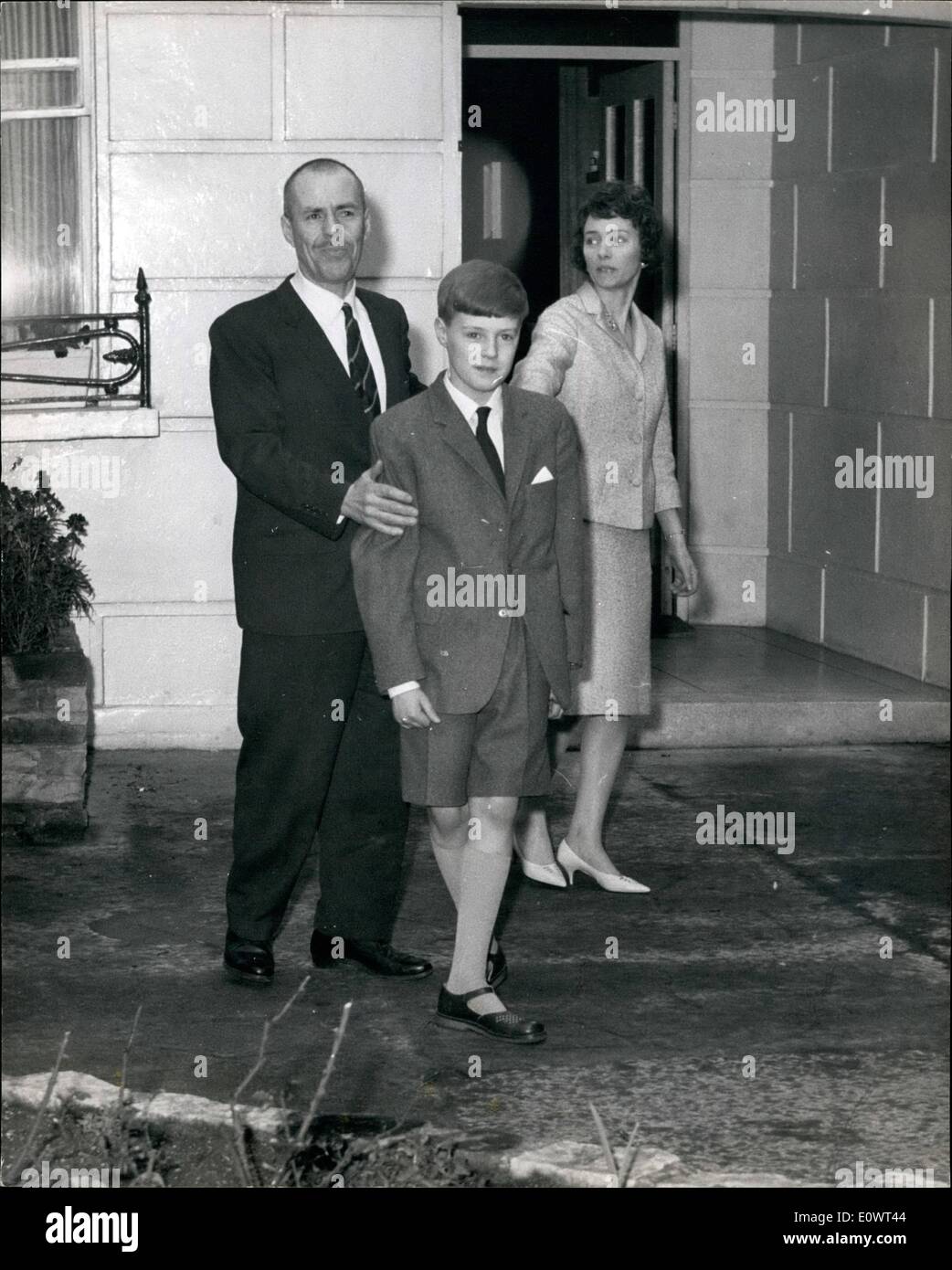 Avril 04, 1964 - Greville Wynne arrive à Londres. Dans le jardin de sa ...