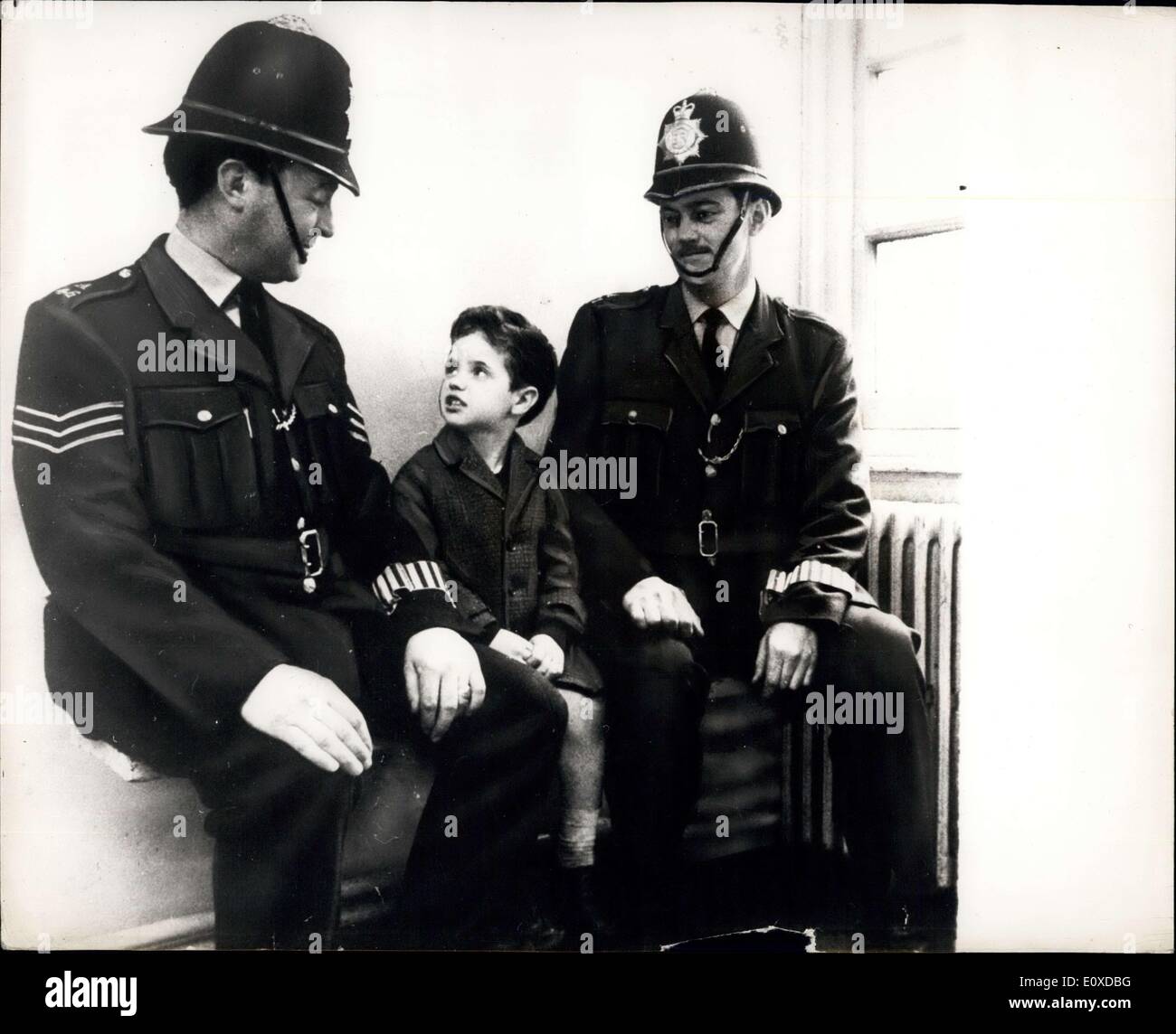 Brian ruthven âgé de quatre ans était assis tranquillement roch Banque ...