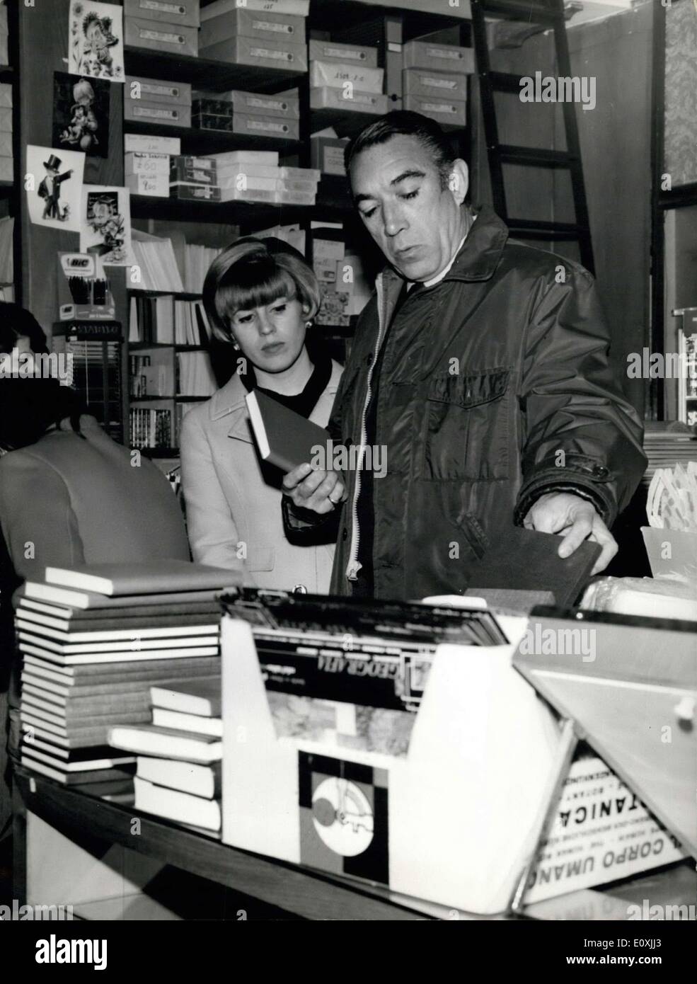 American actor anthony quinn Banque de photographies et d’images à ...
