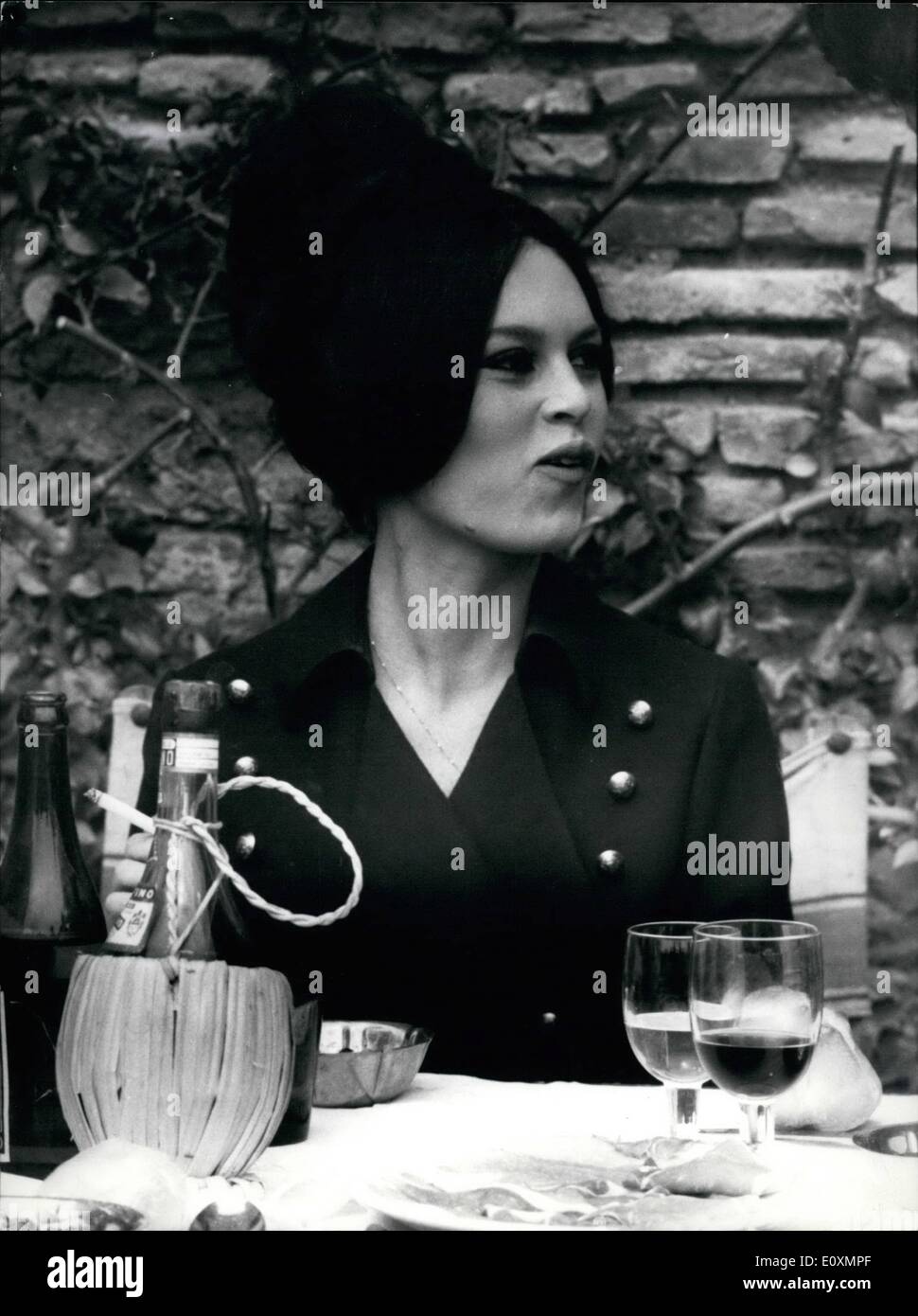 French star brigitte bardot began today her Banque de photographies et ...