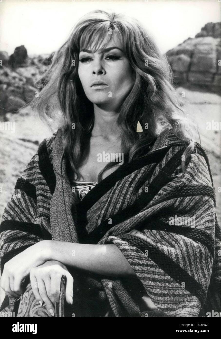 Michèle mercier 1967 Banque de photographies et d’images à haute ...