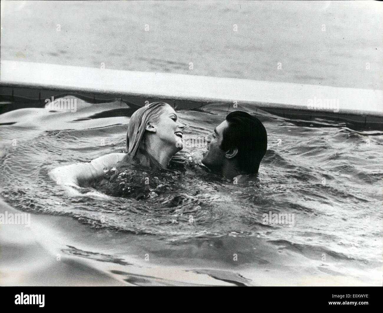 Le 12 décembre 1967 - Catherine Deneuve et Sami Frey co-star dans Manon ...