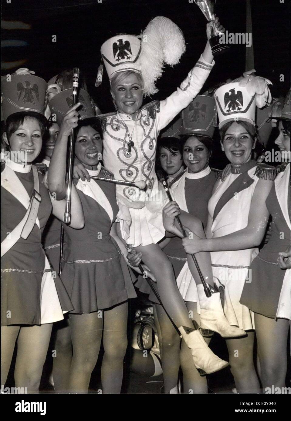 Introduction de mademoiselle majorette Banque de photographies et d ...