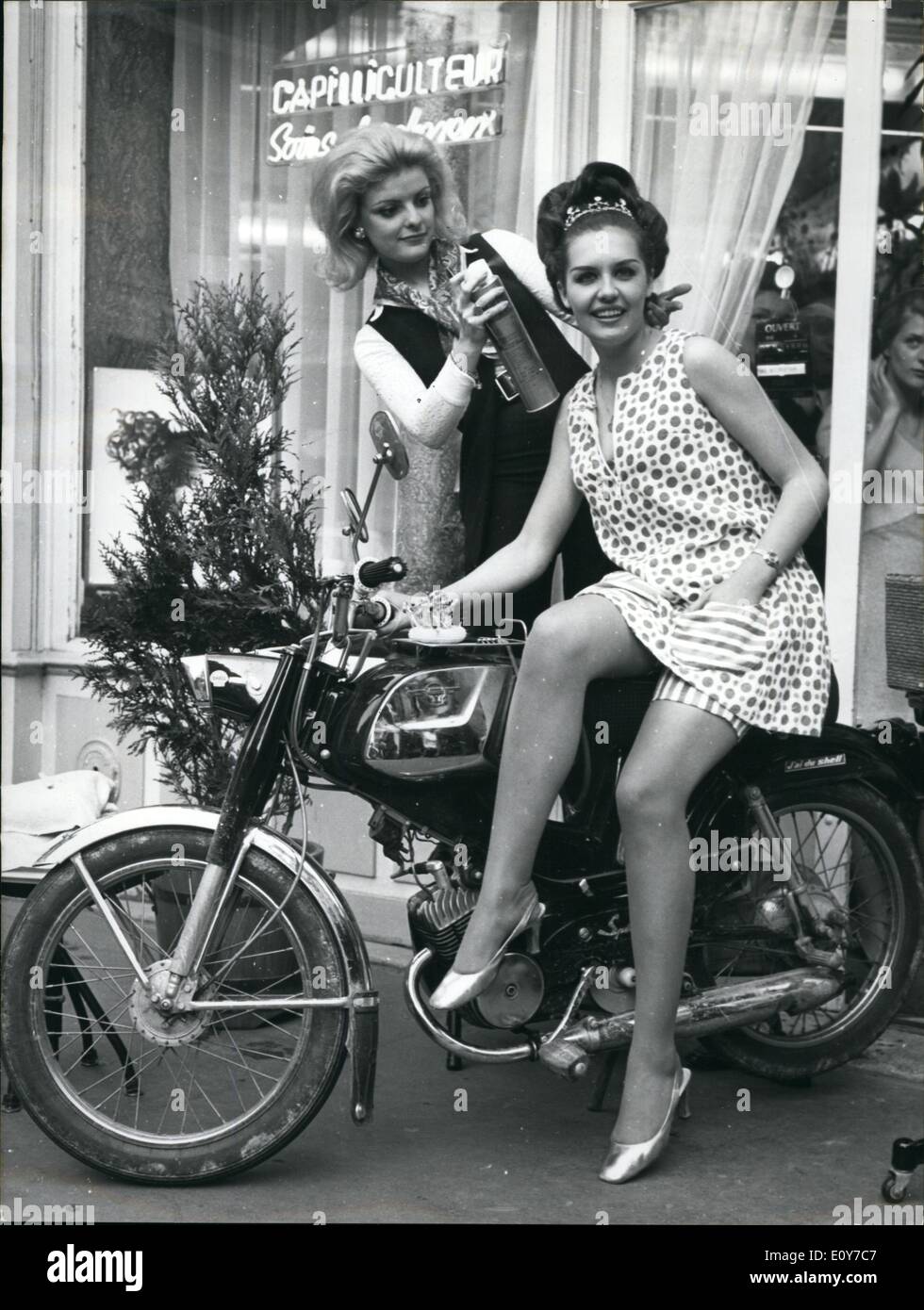 1969 miss france 1969 suzanne angly Banque de photographies et d’images ...