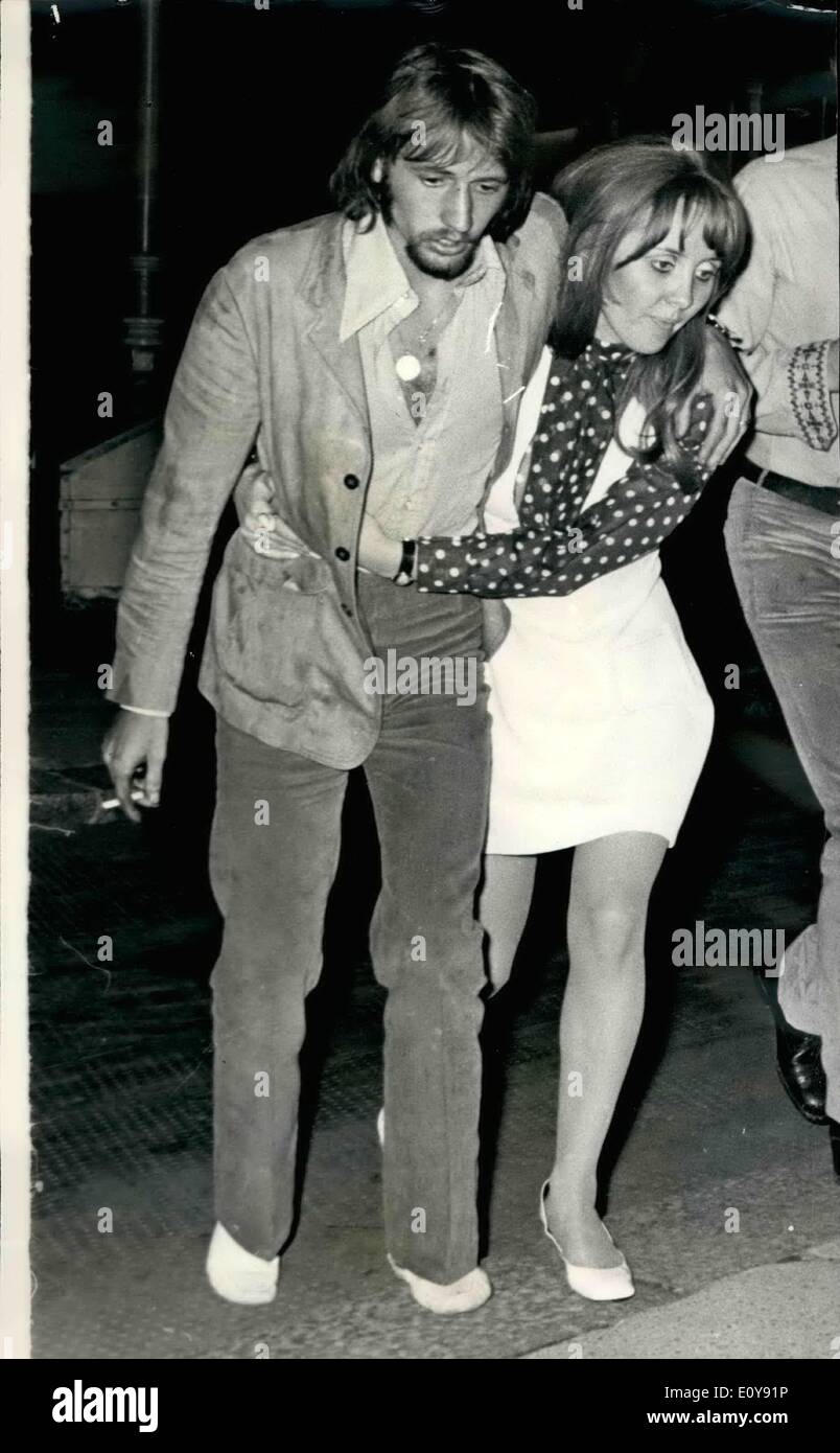 27 mai 1969 - 27 mai 1969 Lulu's mari blessé dans un accident de ...