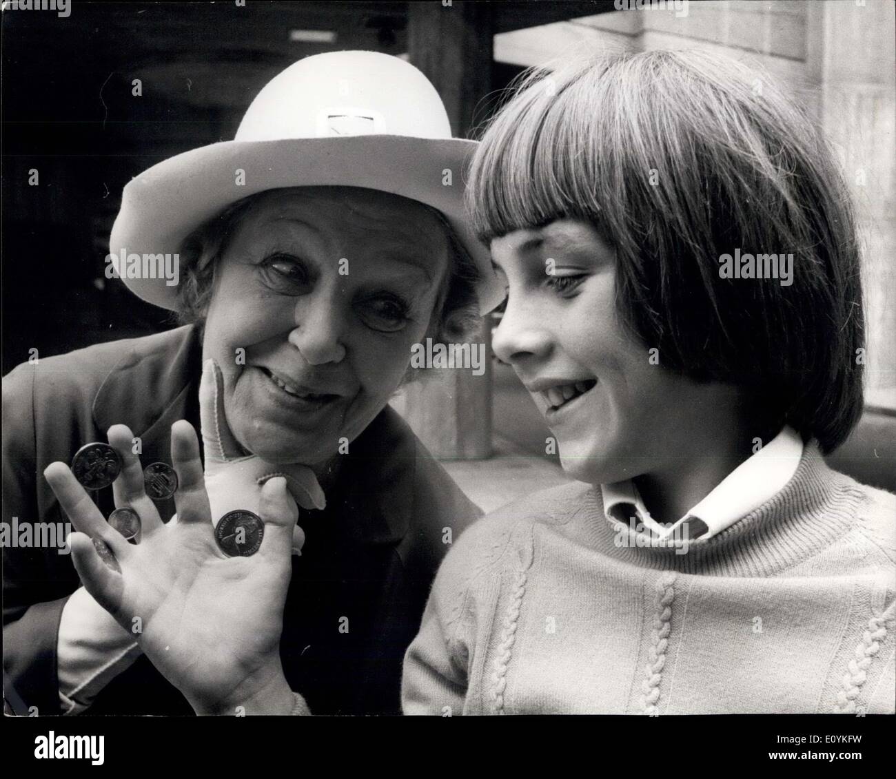 Doris hare Banque de photographies et d’images à haute résolution - Alamy