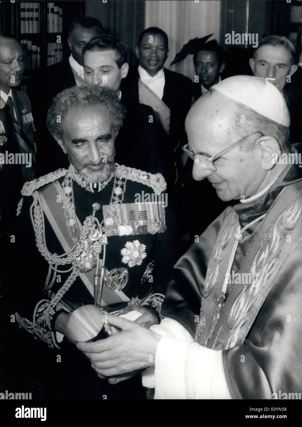 Emperor haile selassie meets pope Banque de photographies et d’images à ...
