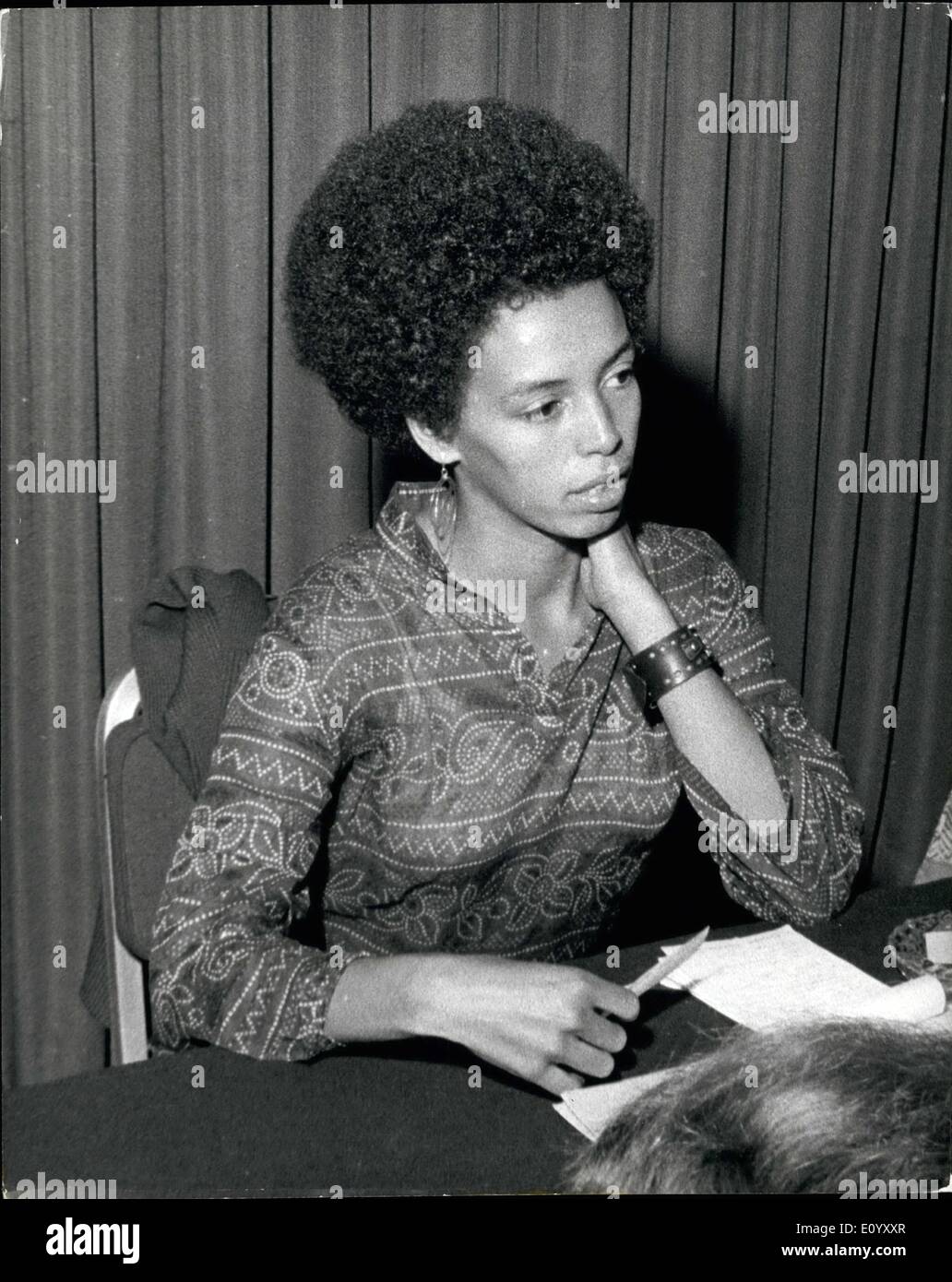 Angela davis 1971 Banque de photographies et d’images à haute ...