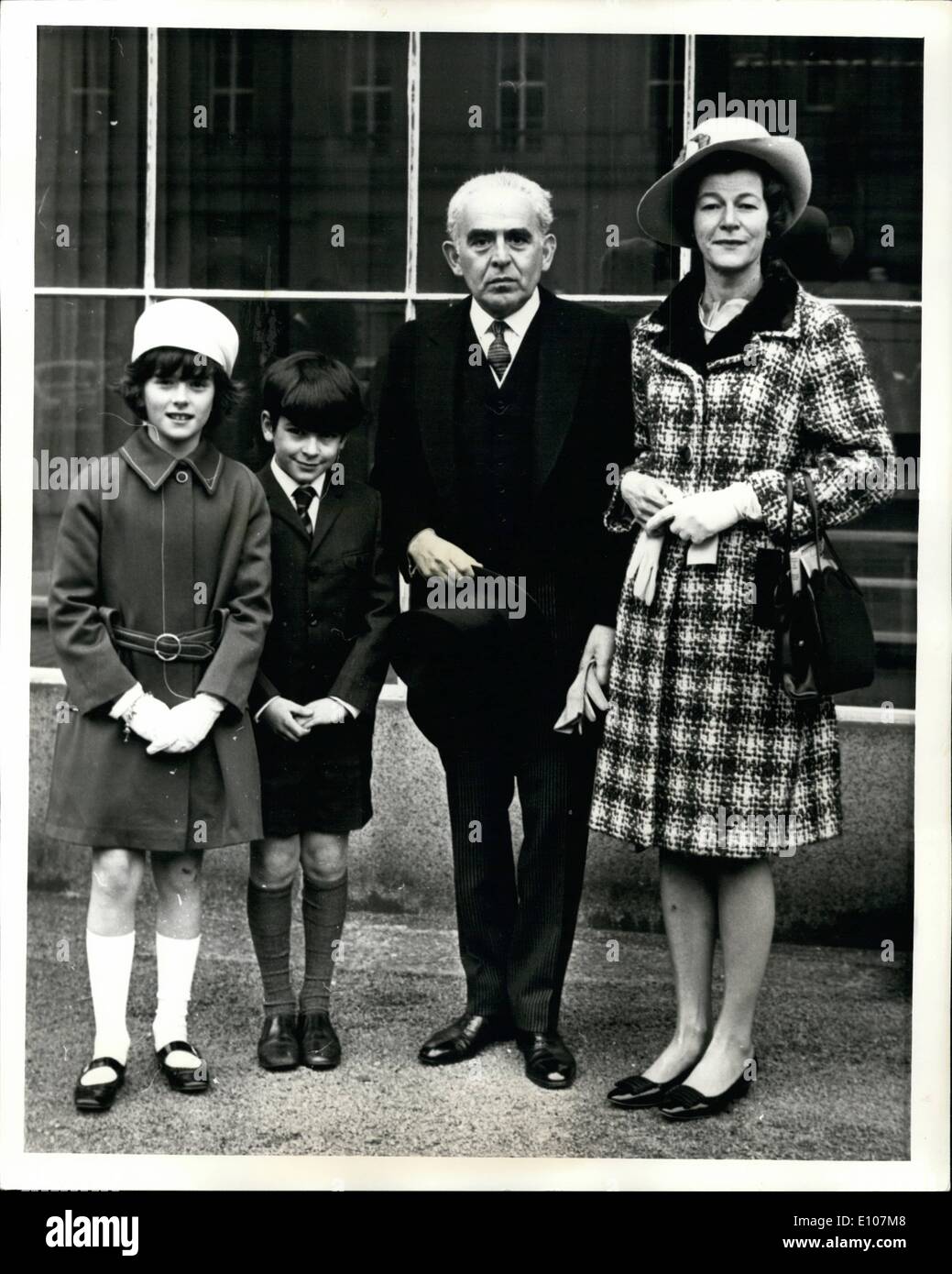 10 févr. 02, 1970 - Le professeur Leon Radzinowicz Chevalier est ...