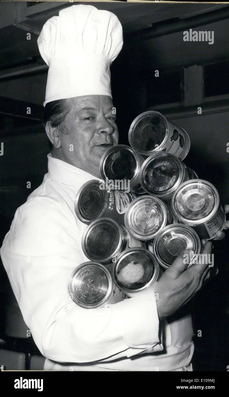 Mar. 12, 1970 - C'est lui qui détient le bien-être physique de l'équipe ...