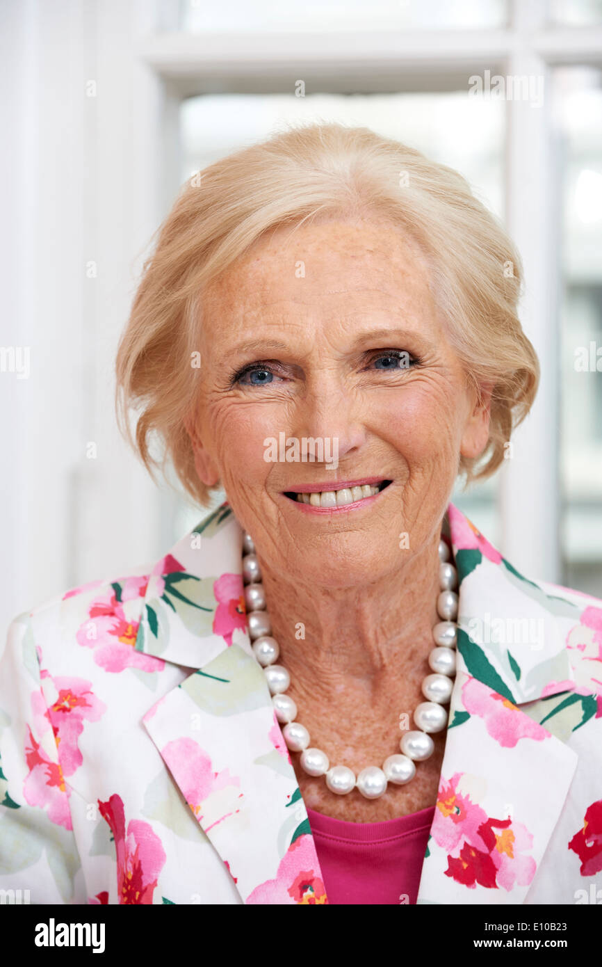 Mary berry Banque de photographies et d’images à haute résolution - Alamy