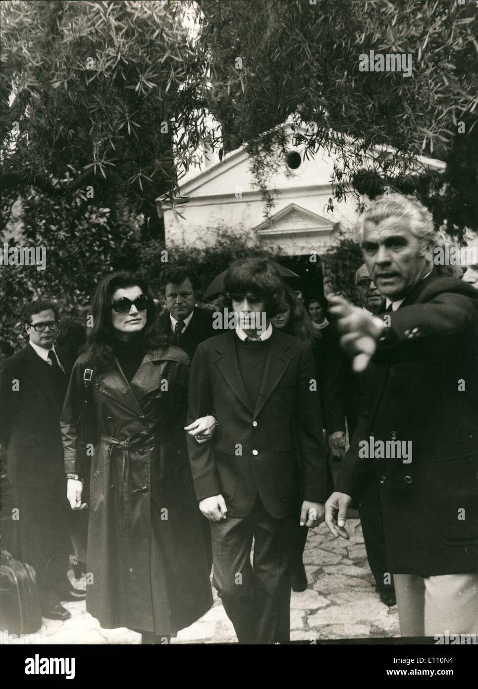 1975 un enterrement onassis Banque de photographies et d’images à haute ...