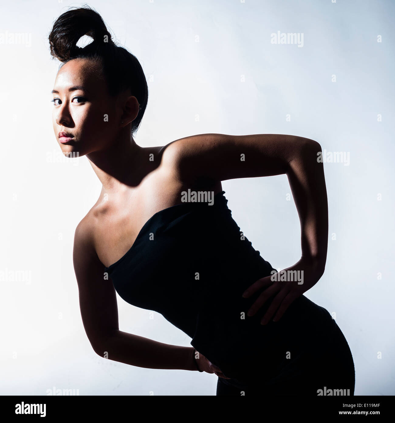 Un Jeune Chinois Asiatique Slim Femme Fille Avec Ses Cheveux Attachés