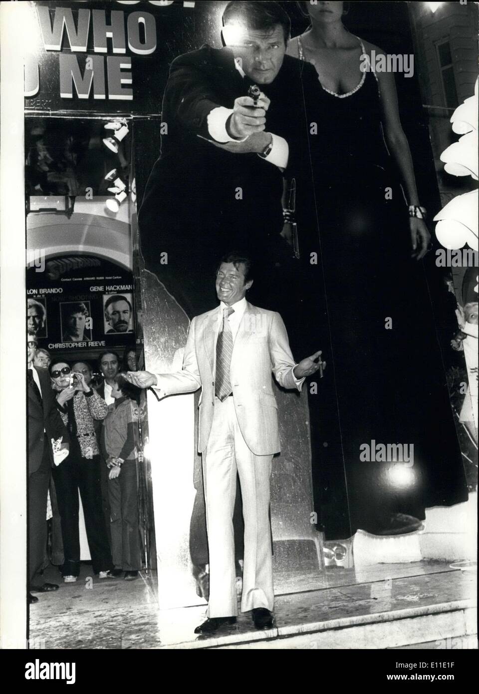 23 mai 1977 - Roger Moore, dont l'alias est James Bond 007, est en ce ...