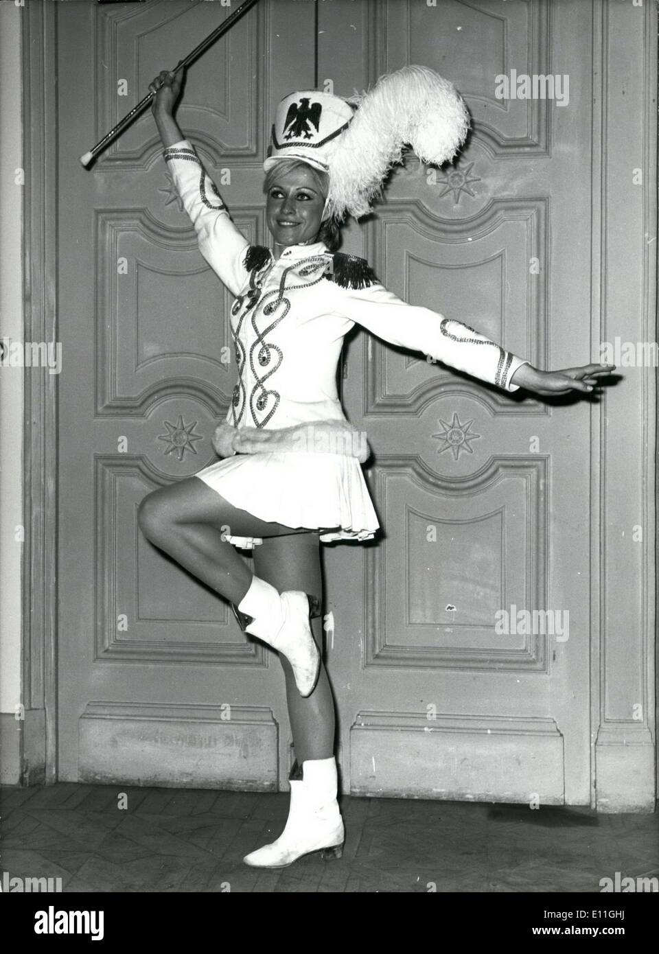 17 novembre 1977 - Marie-Ange Brillet, une majorette de Nice et deux ...