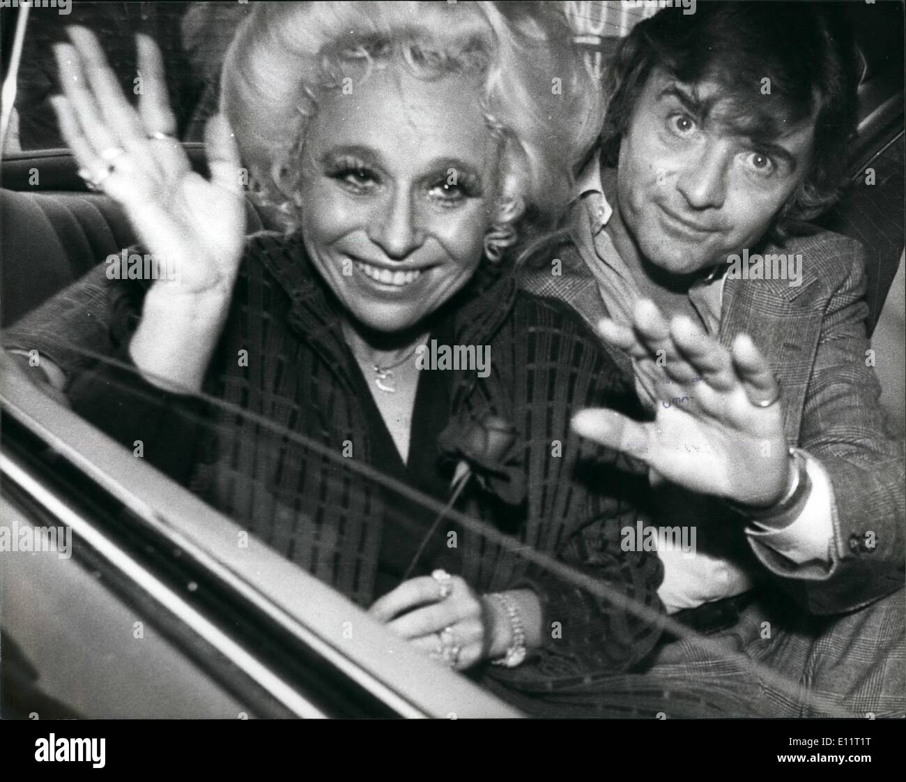 Barbara windsor ronald chevalier Banque de photographies et d’images à ...