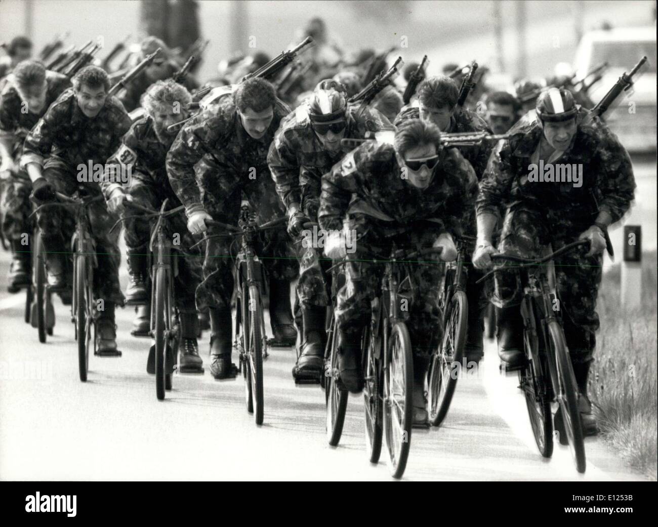 Cyclisme militaire en suisse Banque de photographies et d’images à ...