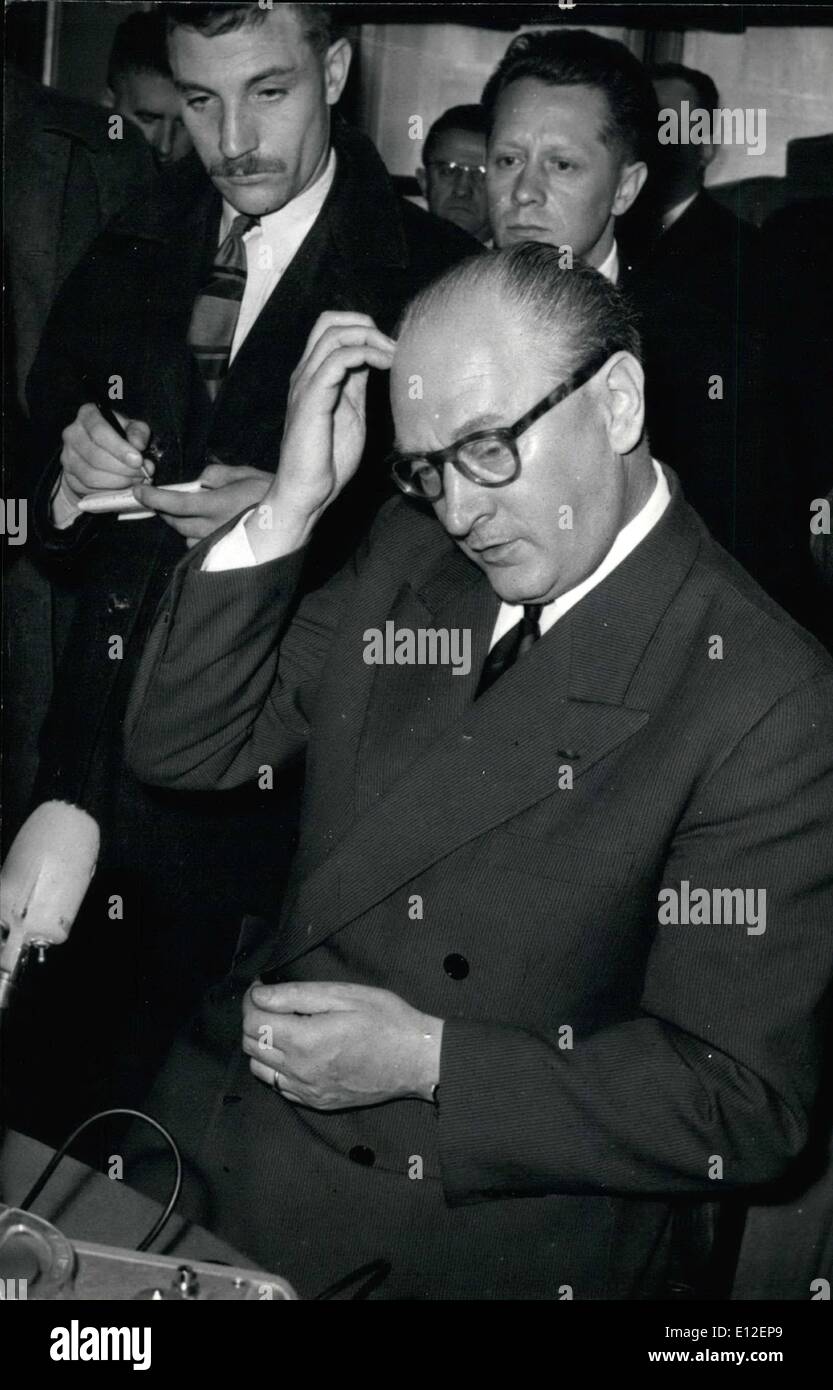 21 décembre 2011 - Conférence de presse de Guy Mollet. M. Guy Mollet un ...