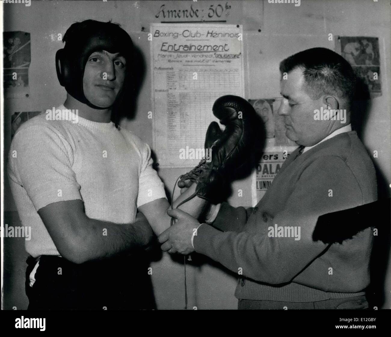 26 déc 2011 - Charles Humez a ses gants de boxe sur lié par son gérant ...