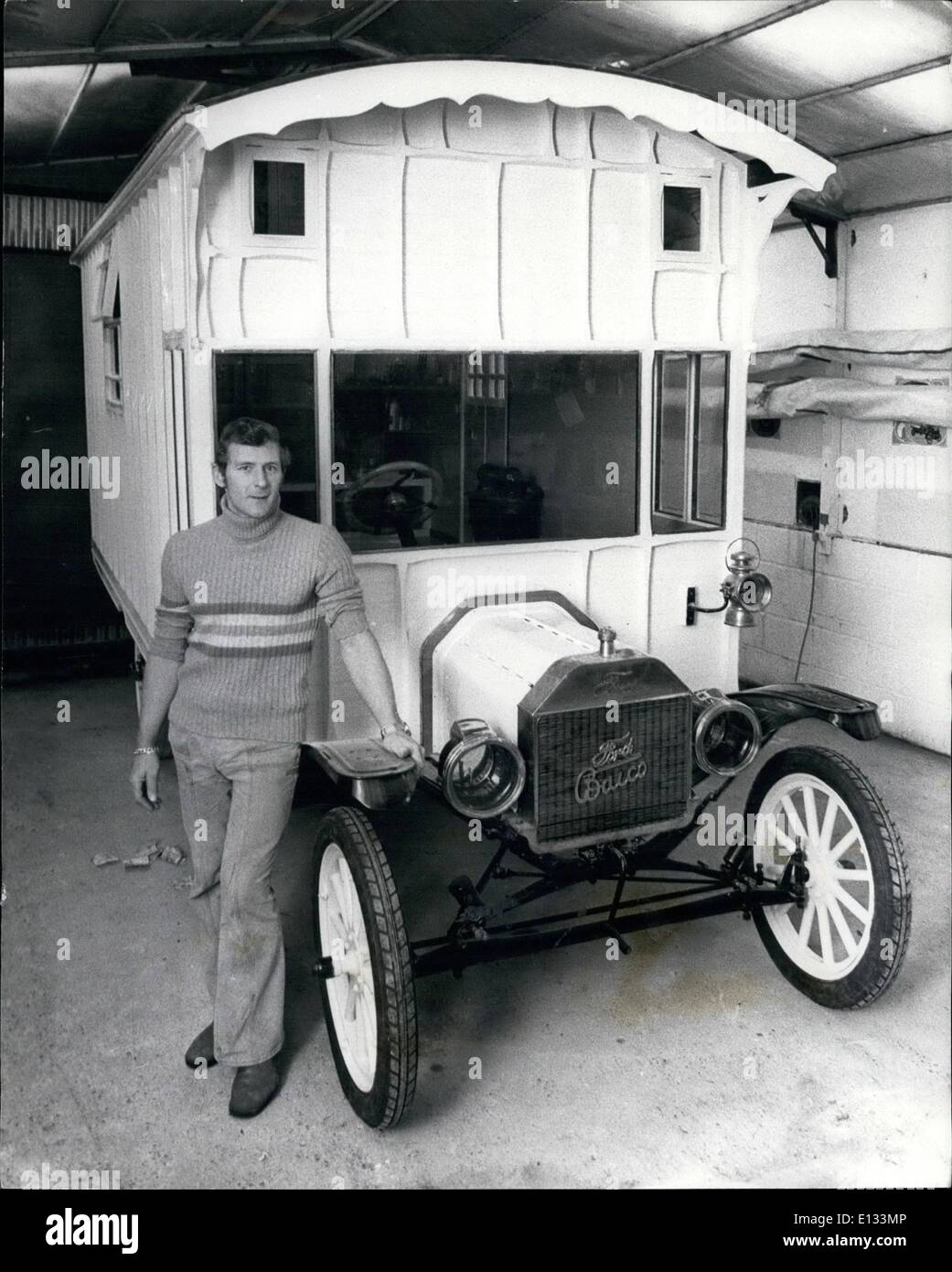 Garden she worlds oldest surviving motorized caravan Banque de ...