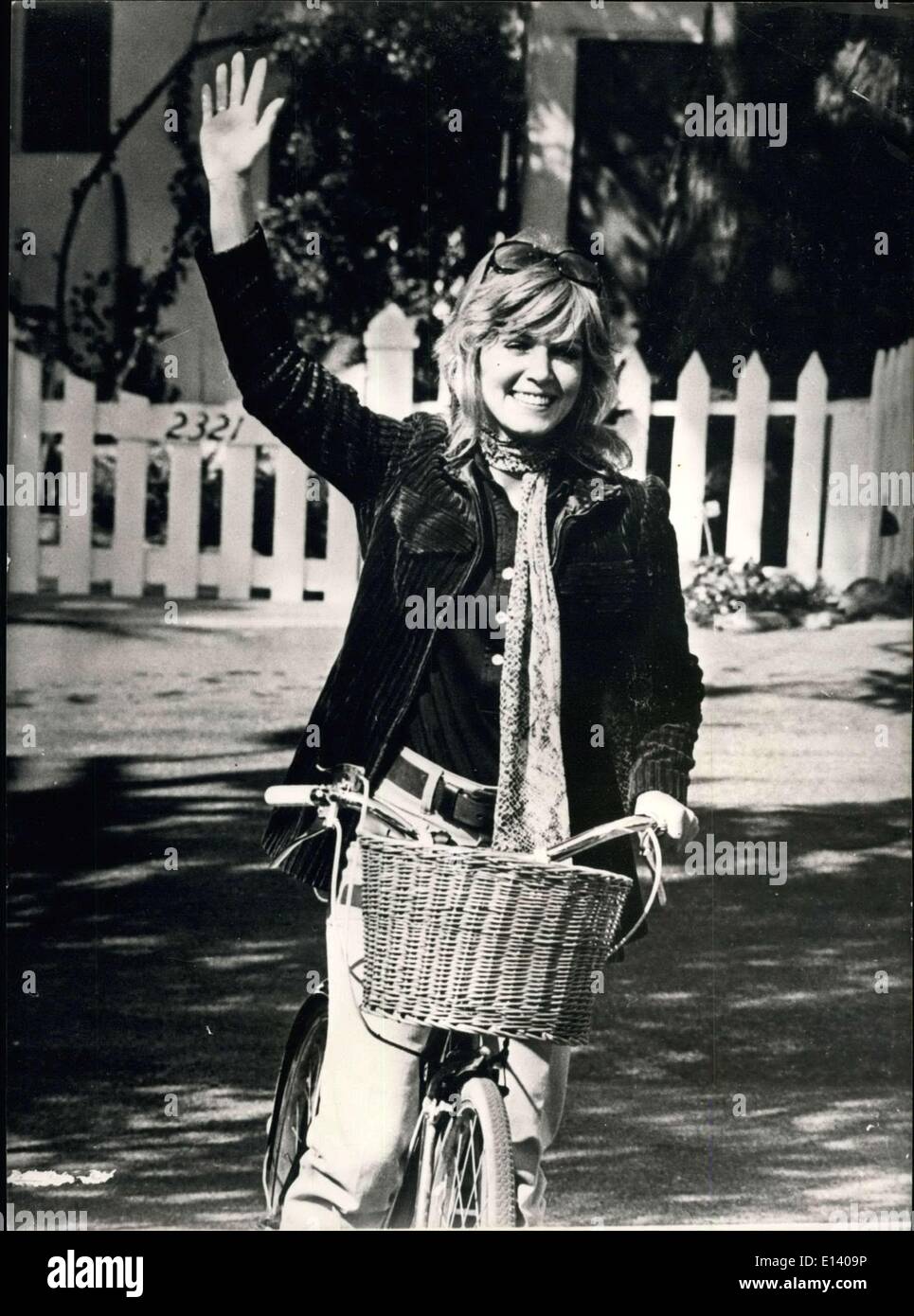 31 mars 2012 - Donna préfère un vélo : Donna Mills a abandonné sa ...