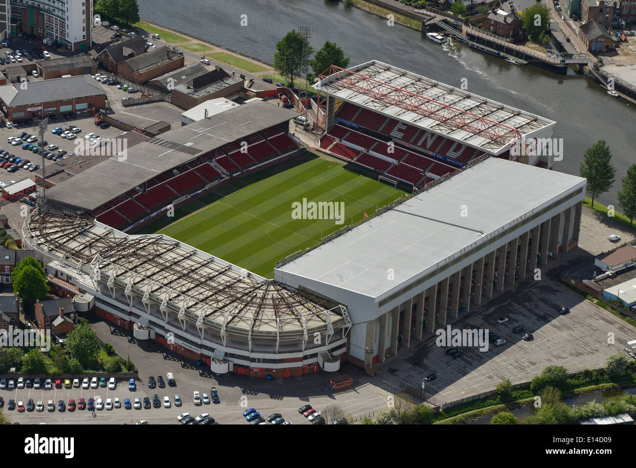 Nottingham forest ground Banque de photographies et d’images à haute ...