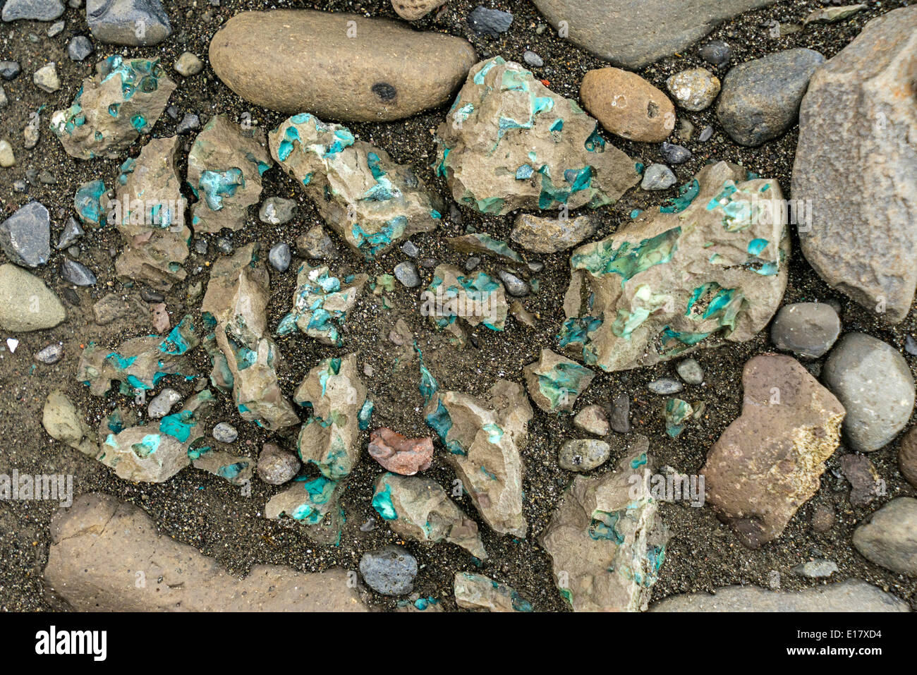 Roches volcaniques dans le sud-est de l'Islande de couleur verte avec ...