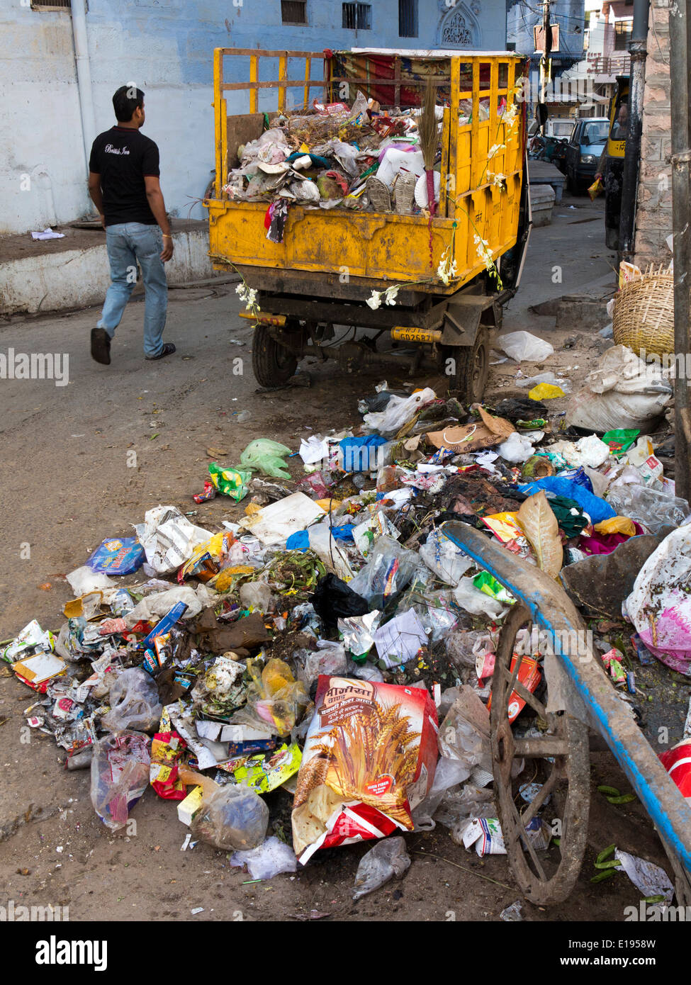 Ramassage des ordures en inde Banque de photographies et d’images à ...