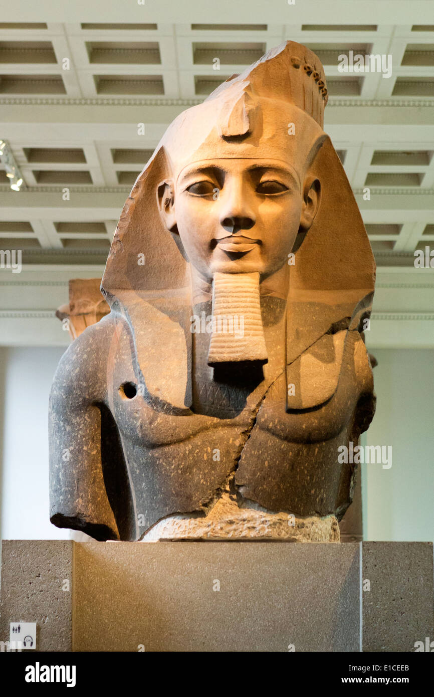 Statue de pharaon amenhotep iii Banque de photographies et d’images à ...