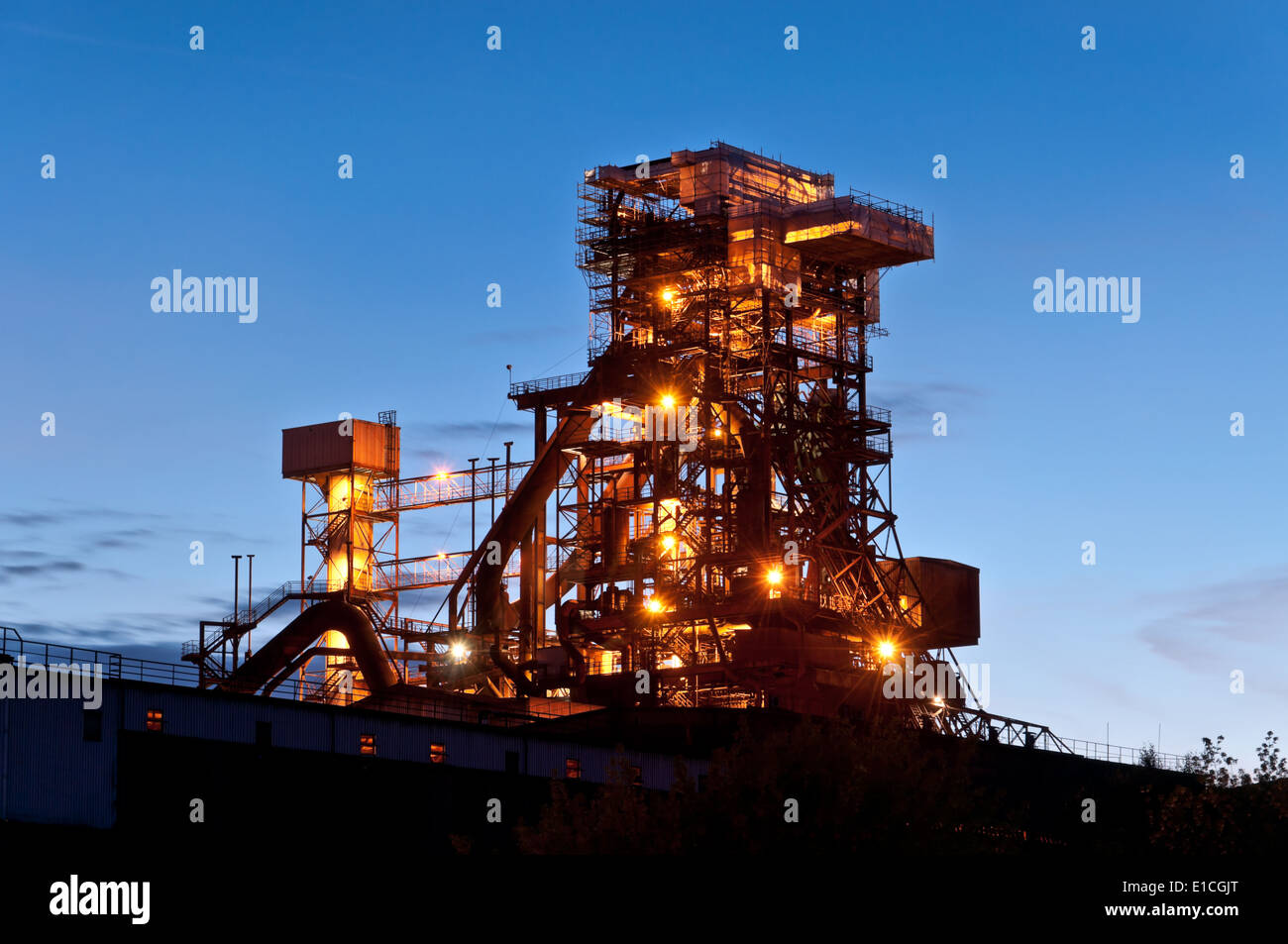 Old blast furnace Banque de photographies et d’images à haute ...