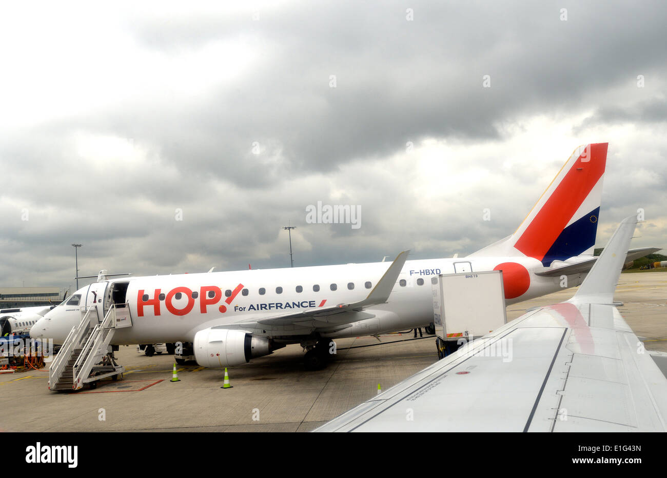 L'avion Embraer 170 de Hop pour Air France Roissy Charles-de-Gaulle ...