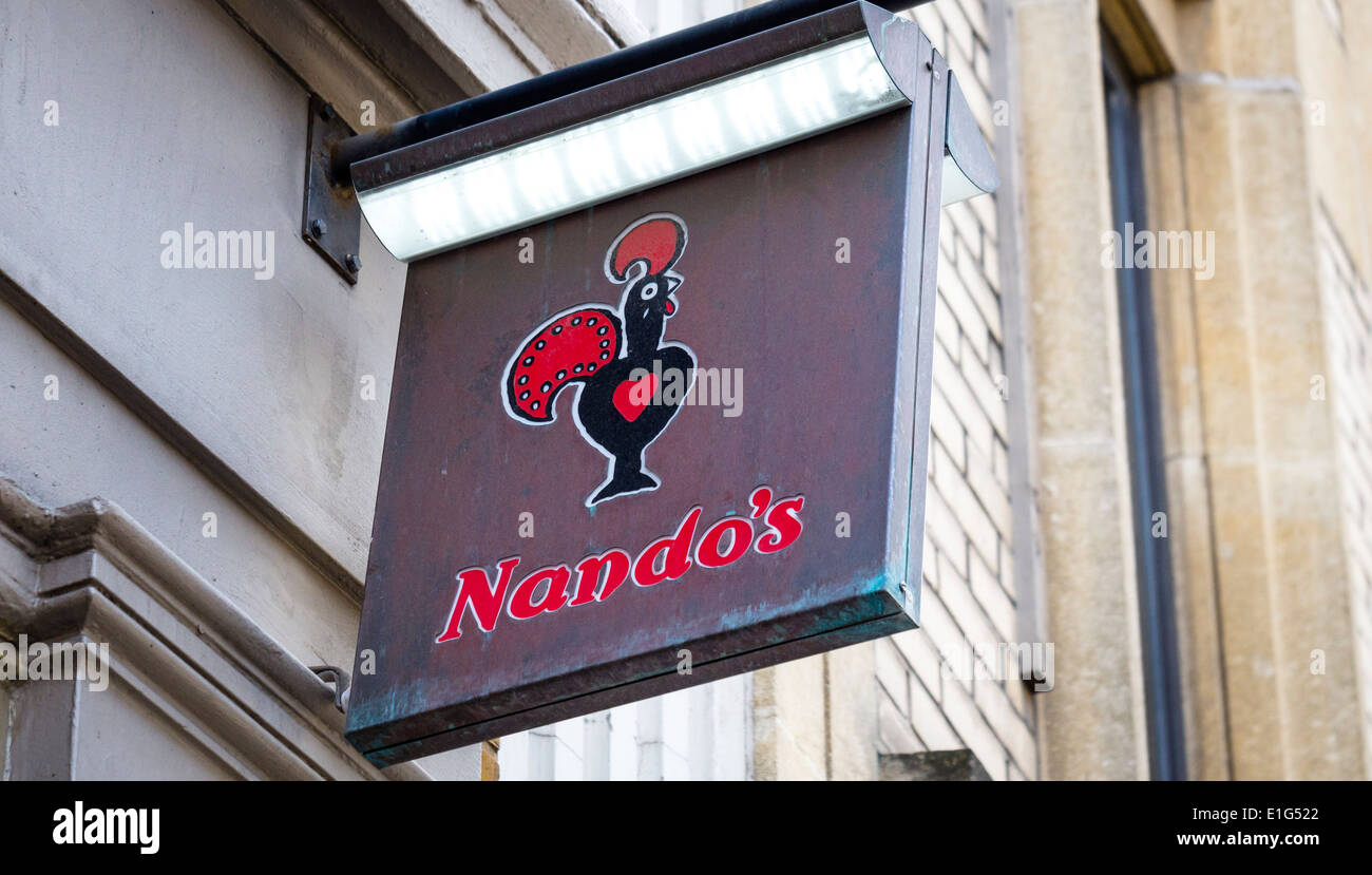 Restaurant de poulet nandos Banque de photographies et d’images à haute ...