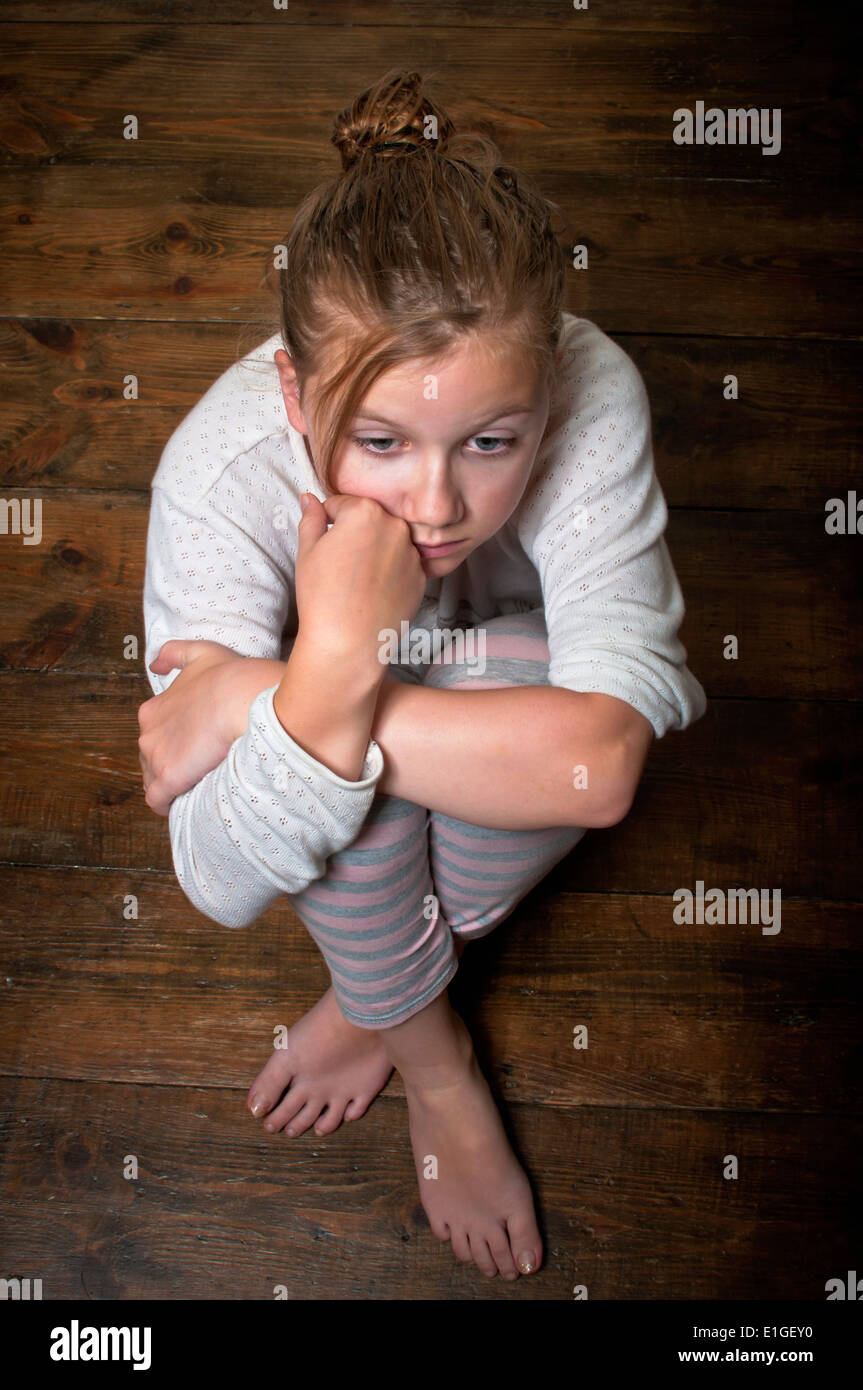 Lonely child Banque de photographies et d’images à haute résolution - Alamy