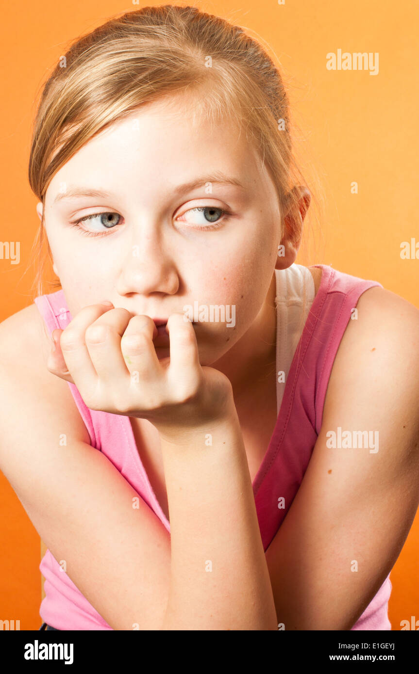 Inquiet enfant Banque de photographies et d’images à haute résolution ...