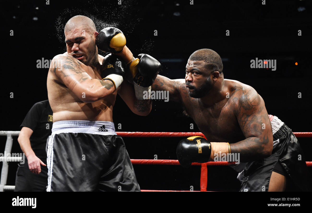 04.06.2014, Auckland, Nouvelle-Zélande. Brice Ritani-Coe (NZ) v Alonzo ...