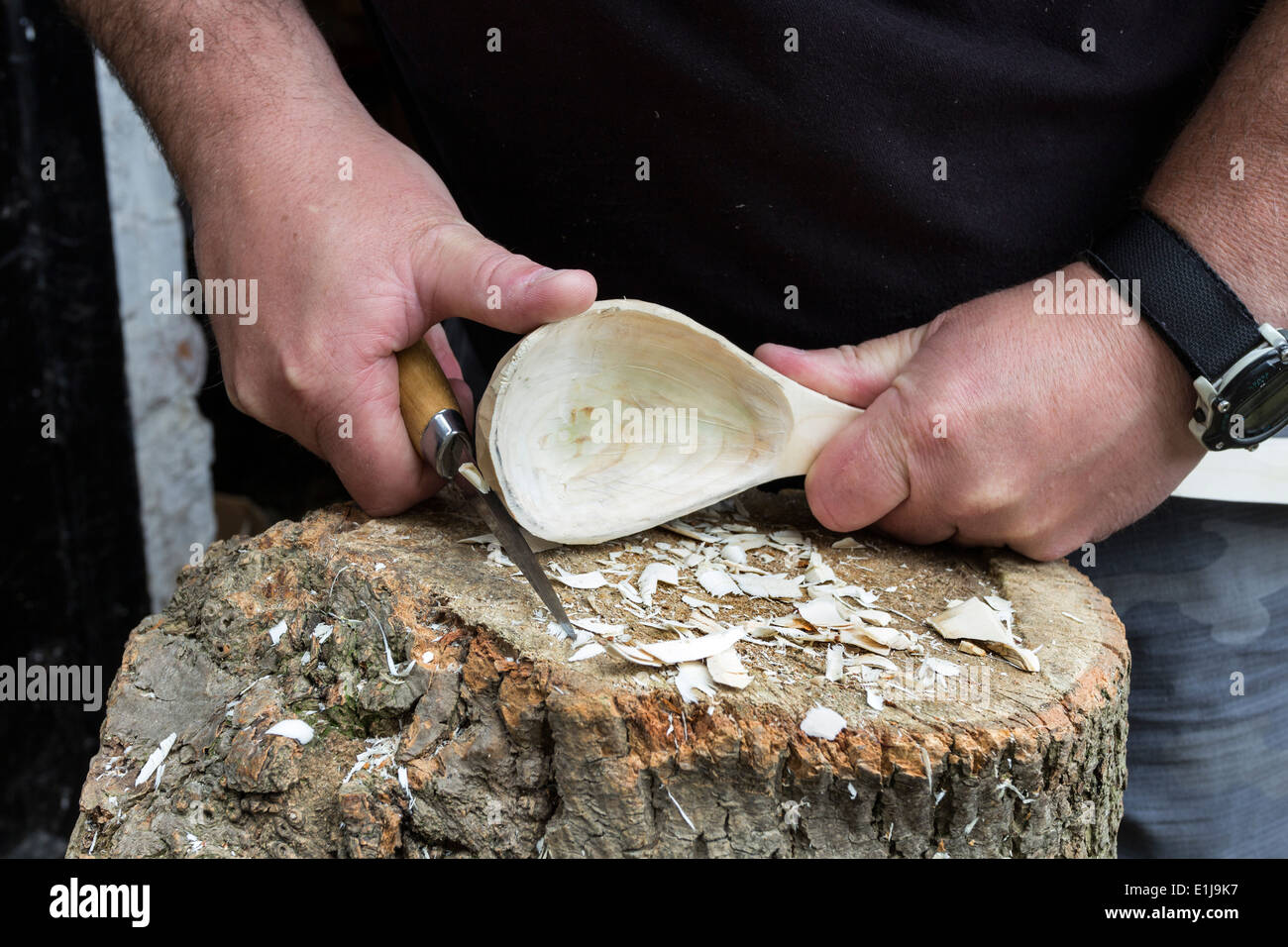 Sculpteur sur bois Sculpture main une louche en bois avec couteau UK ...